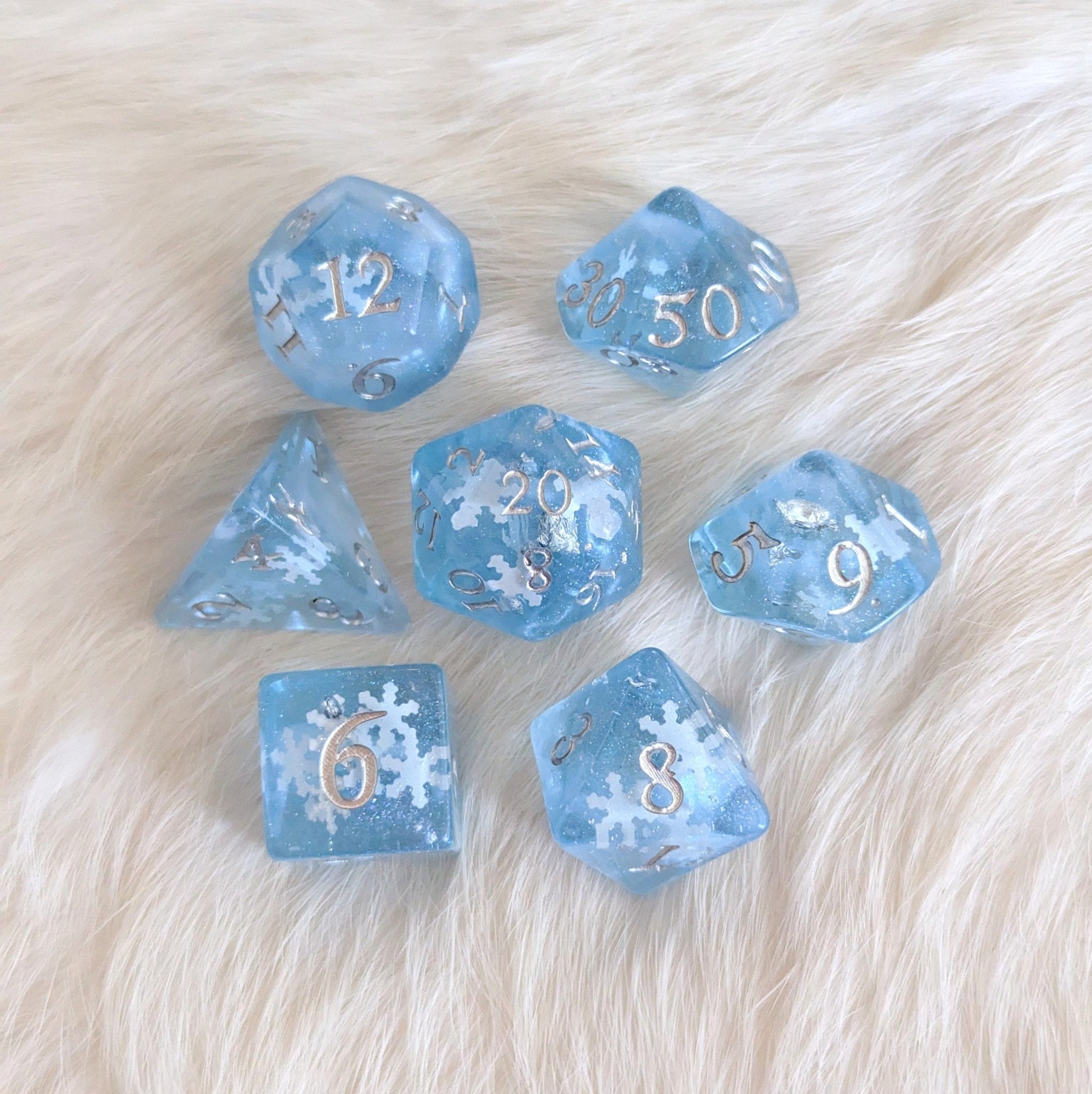 Snowfall Dice Set: A Frosty Adventure Awaits – Fennek and Finch
